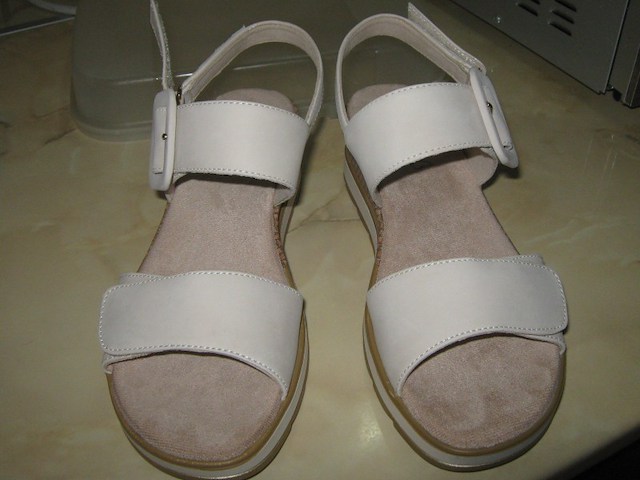 CAPRICE antilopske sandale 40-26-NOVO