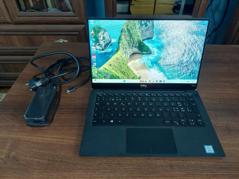 Dell XPS 13.3” 4K UHDips touch i7-8550U 16GB 256GB nova