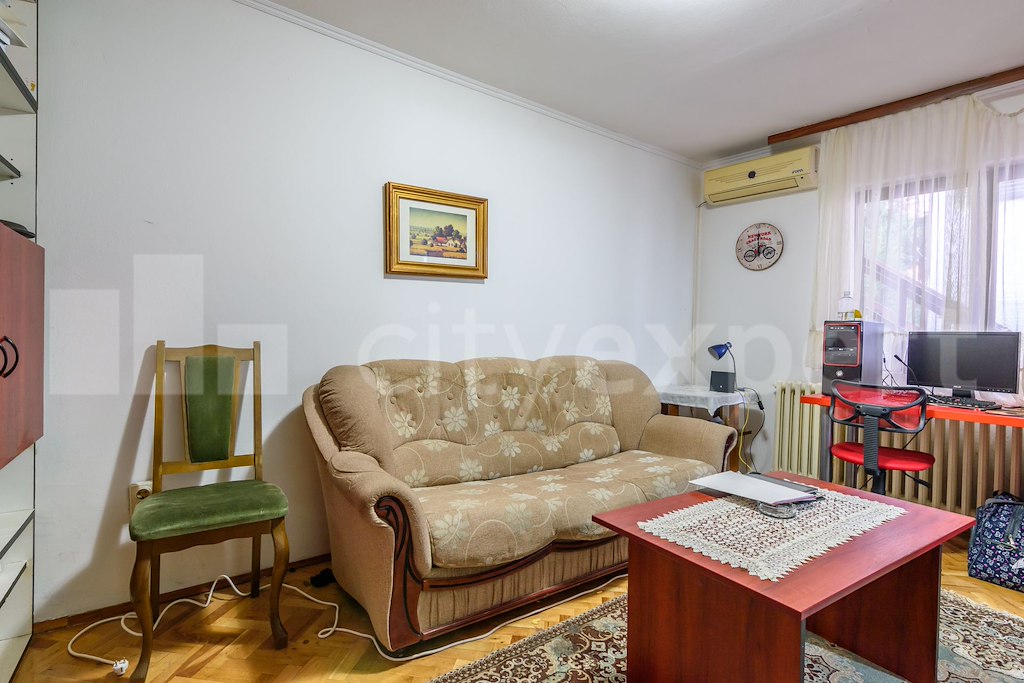 Stan u kući za izdavanje BEZ PROVIZIJE: Garsonjera, 28m², Kumodraška, Voždovac - 300€