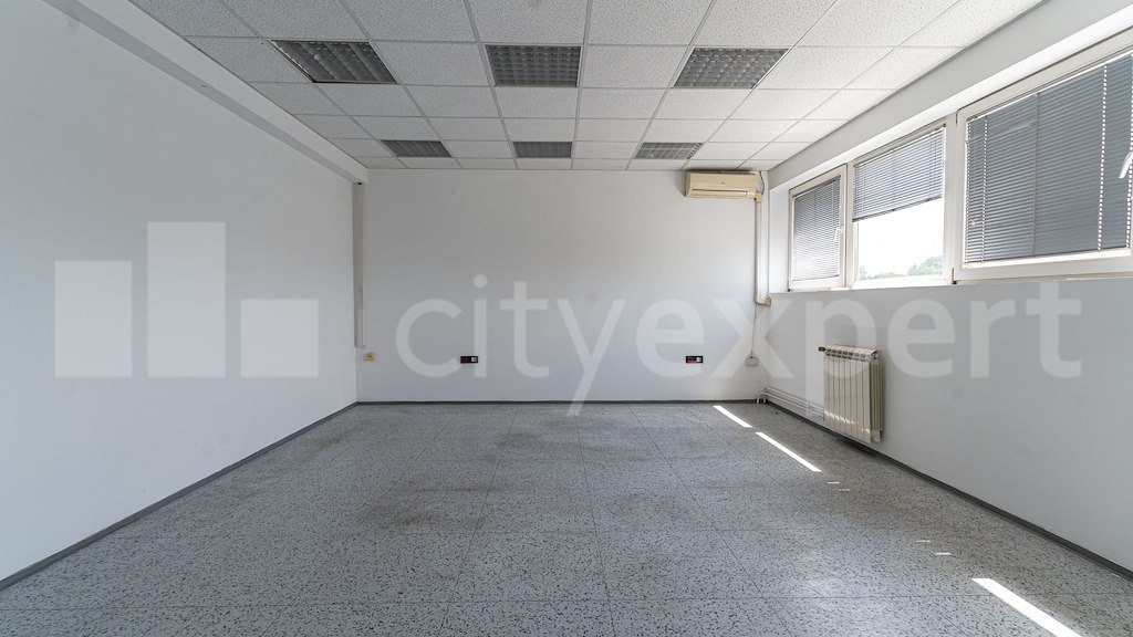 Poslovni prostor za izdavanje BEZ PROVIZIJE: Petosoban i veći, 216m², Cara Dušana, Zemun - 2850€
