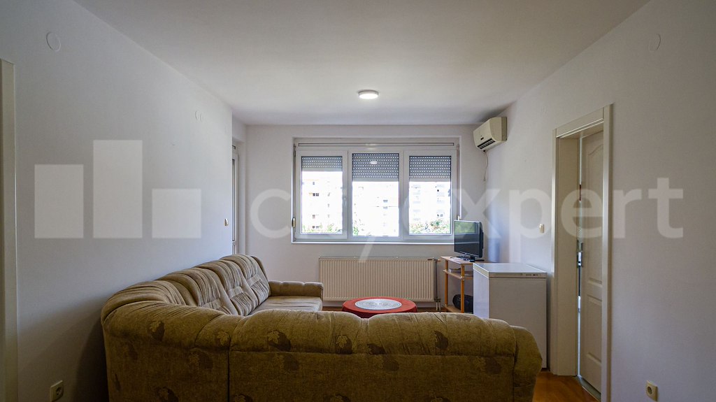 Stan Izdavanje Novi Sad Bez skrivenih troškova - 46m², Janka Čmelika, Novi Sad - 350€