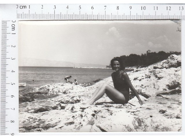 Devojka na plaži