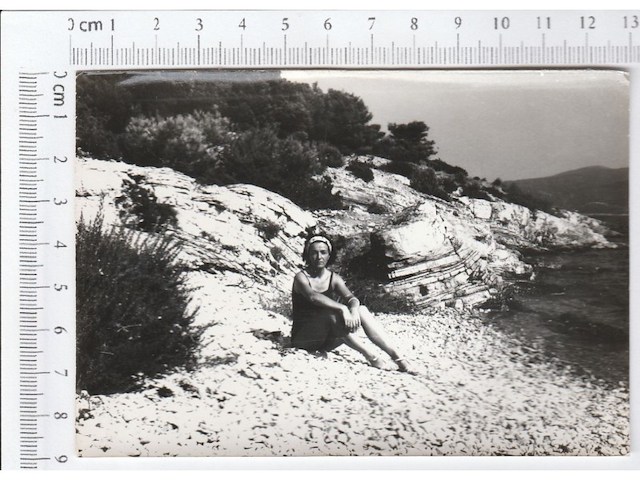 Devojka na plaži