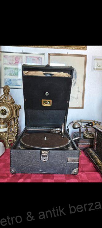 Gramofon na navijanje kofer