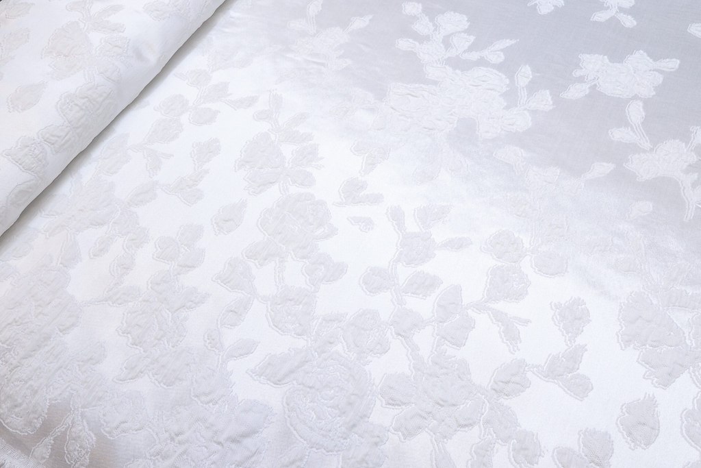 BROKAT SELECTION BRIDAL PM068 – 59 EKSKLUZIVNI SEDEFASTI MATERIJAL SA ASIMETRIČNIM FLORALNIM DEZENOM (150CM)