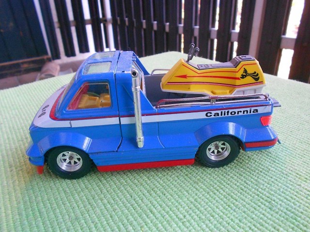 Van California Burago - 1983.- 1:24