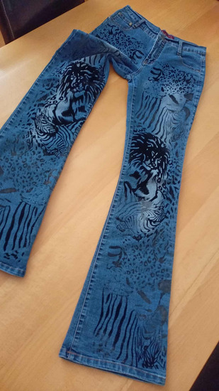nove pantalone zvonastih nog.+poklon