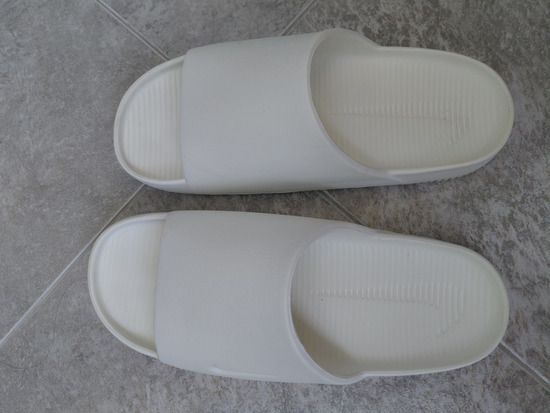 Bele Nike papuče
