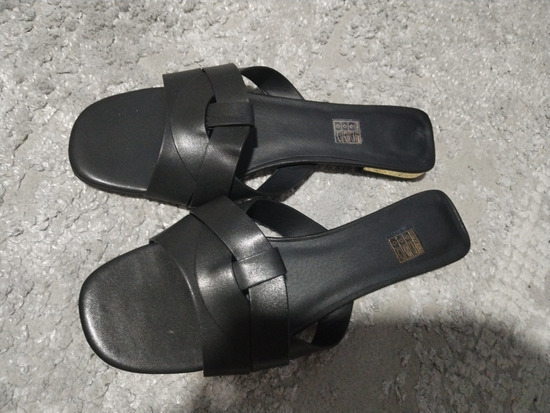 Crne ženske papuče
