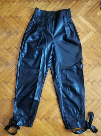 Bershka kozne paperbag pantalone XS, moze za S i M