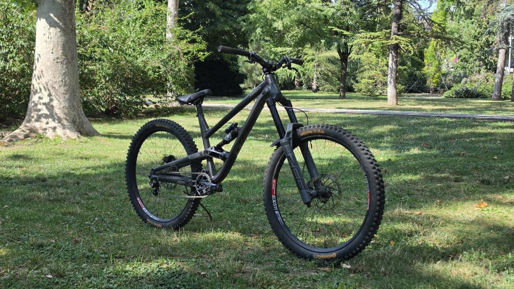 Commencal Clash 2025 (UZ PAPIRE I GARANCIJU)