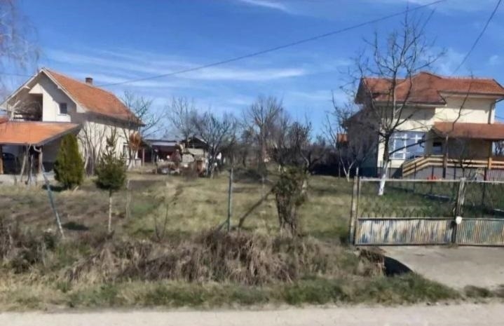 Plac top lokacija!Voda,struja,temelj,1/1
65.000 €