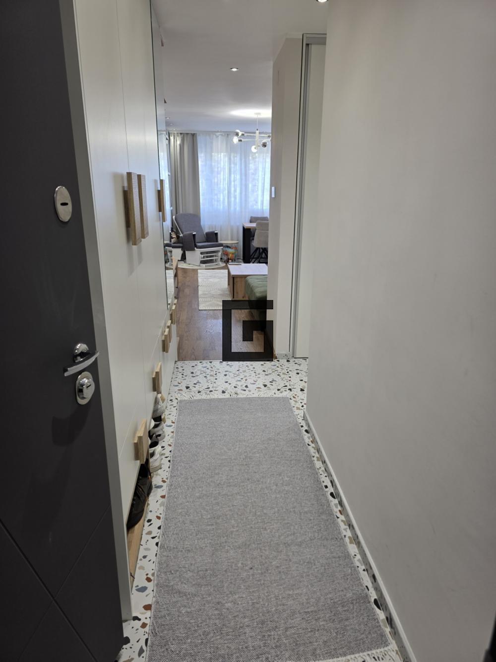Bez ulaganja – Moderan trosoban stan ID#2654
253.000 €