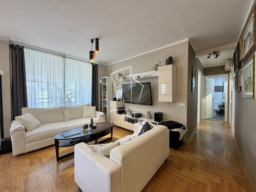 Uknjižen, porodičan stan, Vračar ID#15691
402.000 €