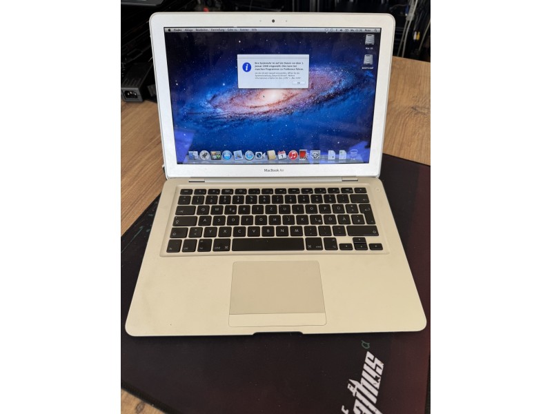 makbook air a1304  ispravan