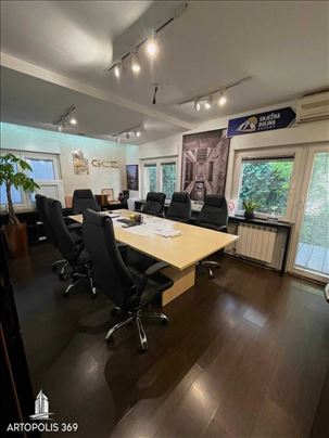 Odličan, trostrano orijentisan, novija zgrada ID#1
