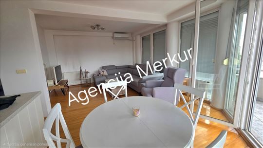 Luksuzan četvvorosoban stan u centru grada ,100m2