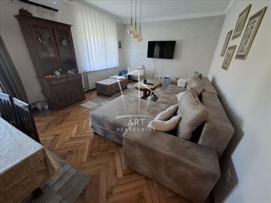 Izuzetna kuća, prostrana, funkcionalna ID#15726