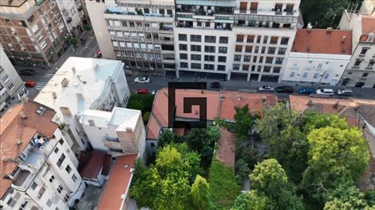 Jedinstvena salonska kuća na Vračaru – 5,12 ari pl
