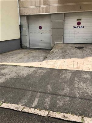 Garaža sa pripadajućim garažnim mestom