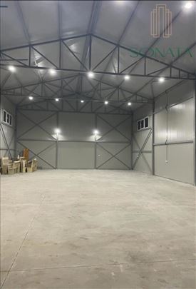 Hala od 370m2 i kancelarijski prostor, Surčin