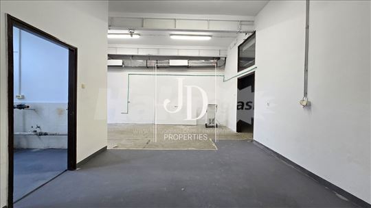 Magacinski poslovno-proizvodni u Zemun polju 700m2