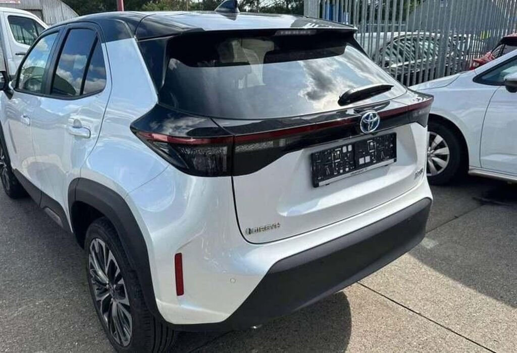 POLUSTRANICA I STUB ZA TOYOTA YARIS CROSS OD 2020. DO 2023. GOD. |