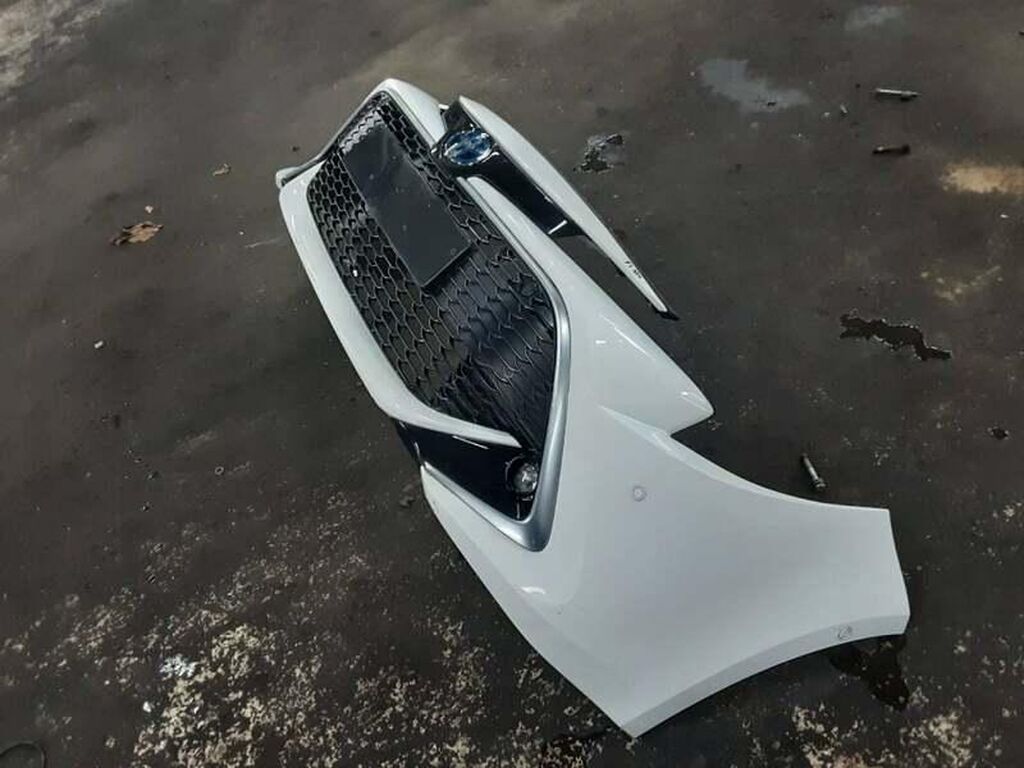 BRANIK PREDNJI SA MASKOM ZA TOYOTA COROLLA OD 2013. DO 2023. GOD. |