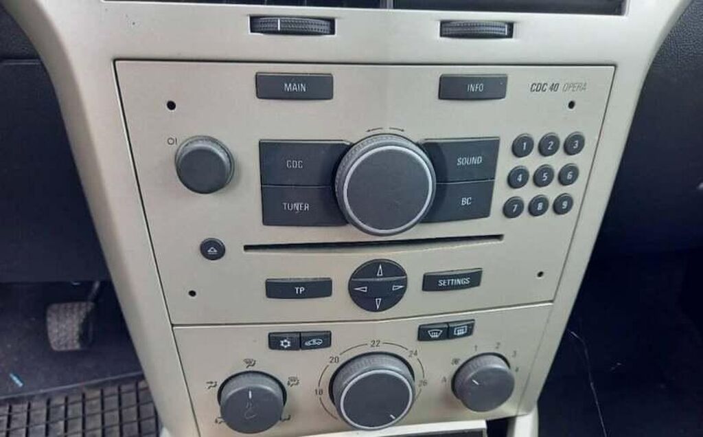 RADIO CDC40 OPERA ZA OPEL ASTRA H, ZAFIRA | Svi delovi za Opel