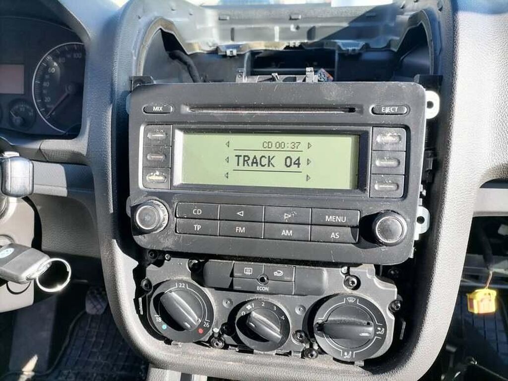 RADIO ZA VOLKSWAGEN GOLF 5 | Delovi golf 5