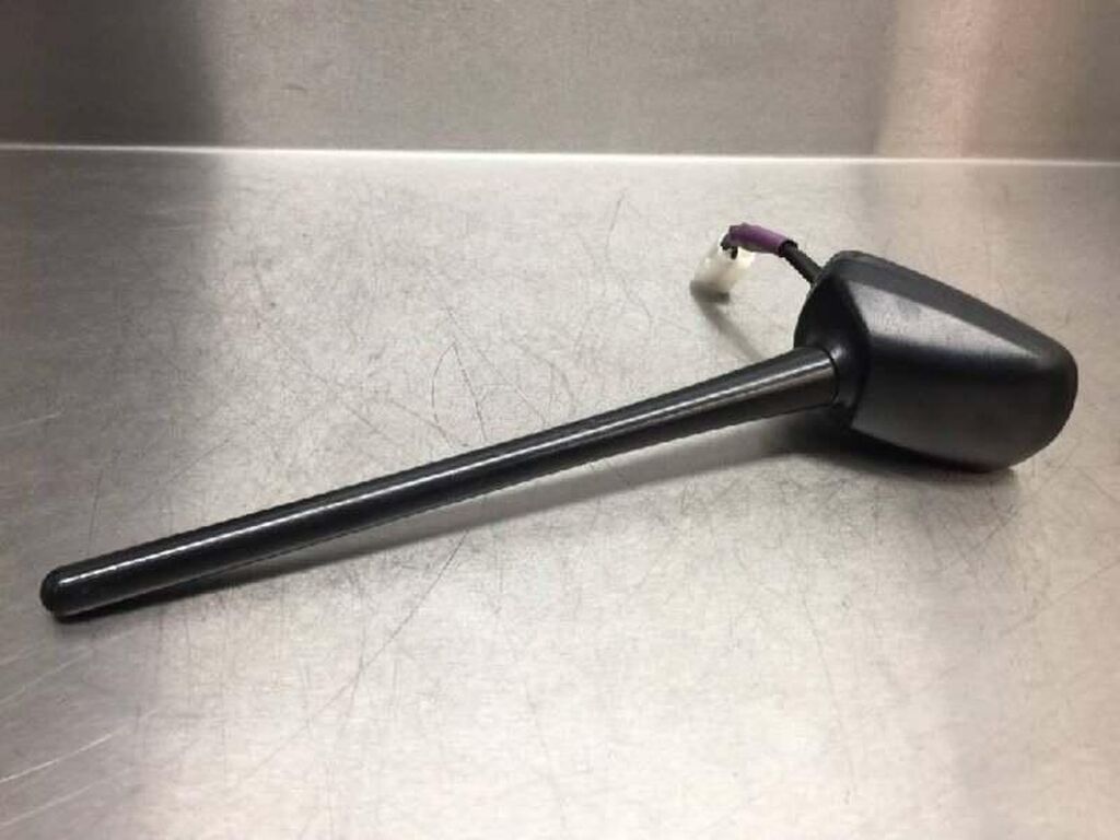KROVNA ANTENA ZA TOYOTA RAV 4 | Velik izbor delova za Toyota Rav4 od