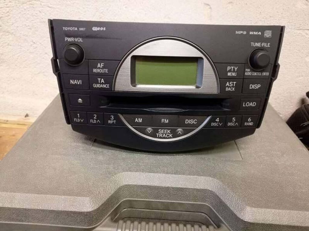 RADIO / CD PLEJER ZA TOYOTA RAV 4 | Svi delovi za Toyota Rav4 od 3