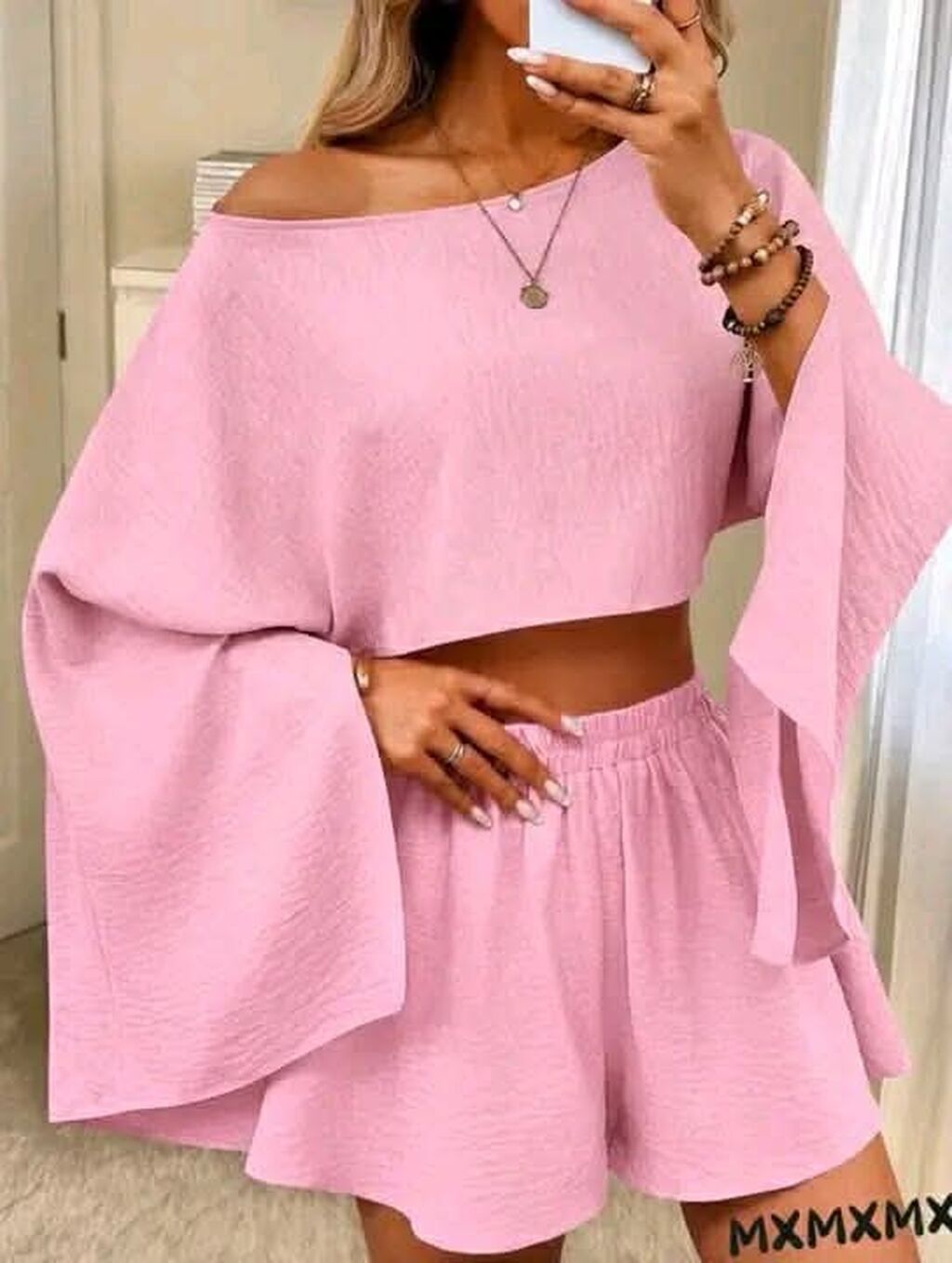 Dva‑dela ženski komplet – top i šorts - Kroj: kratki crop top sa
