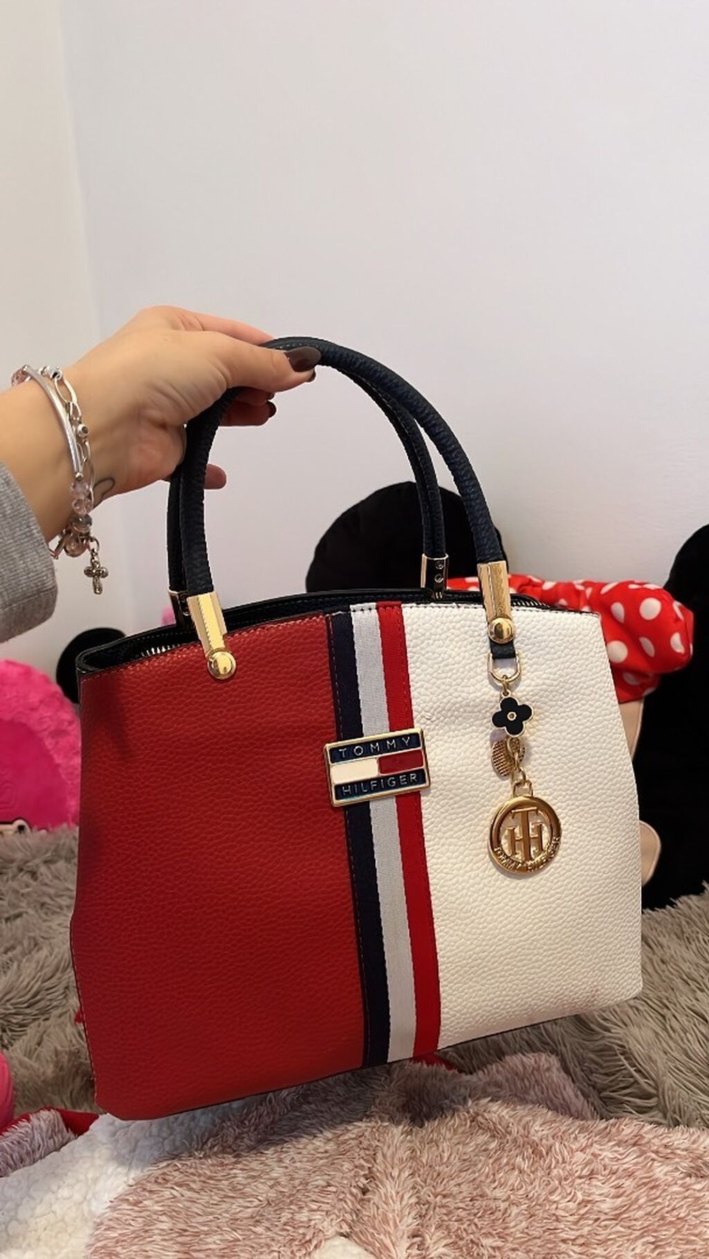 Tommy hilfiger torba nova kozna 2000 din snizena