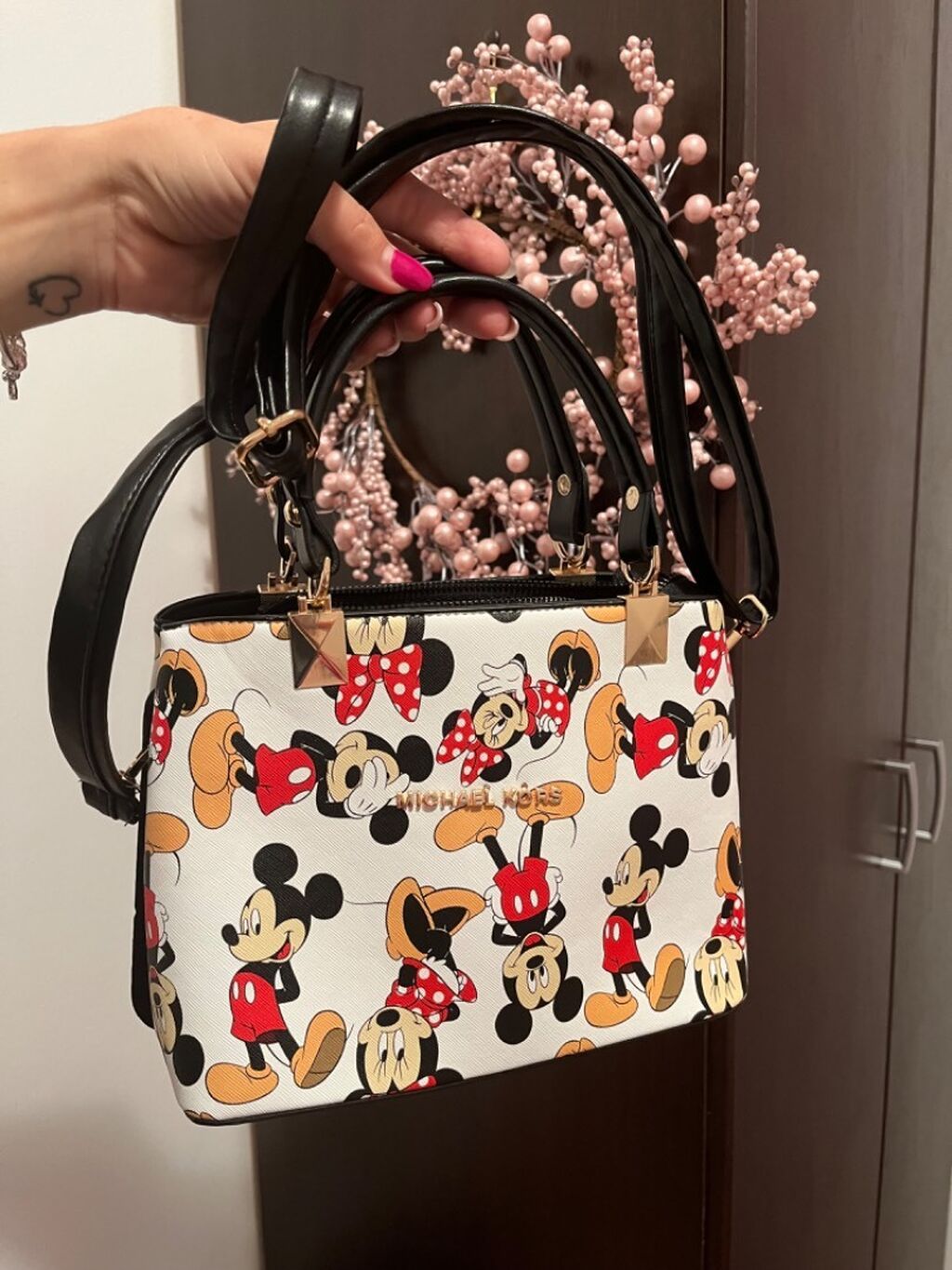 Michael kors mickey mouse kozna torba 2500 din plus pokloni gratis