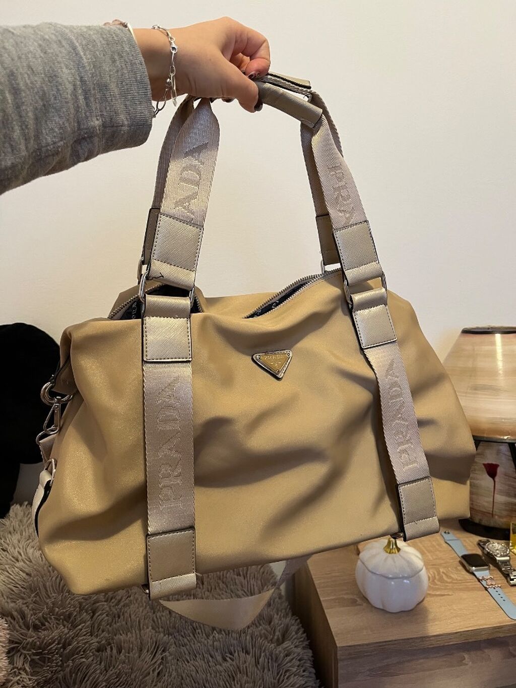 Prada kozna torba snizena 1500 djn