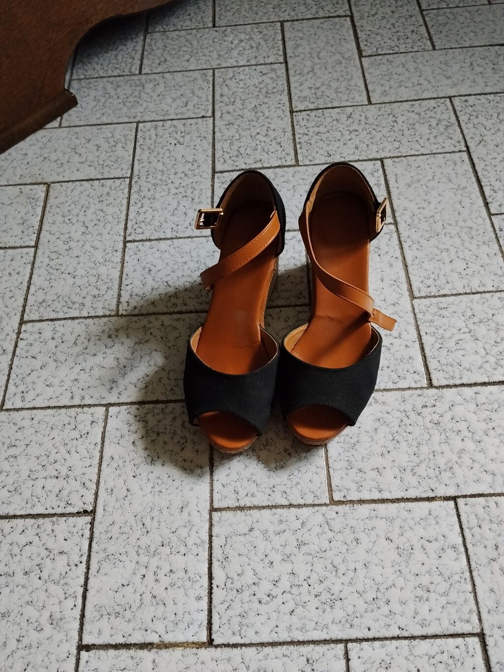 Ženske sandale na platformu/espadrile. - Boja: crna prednja površina