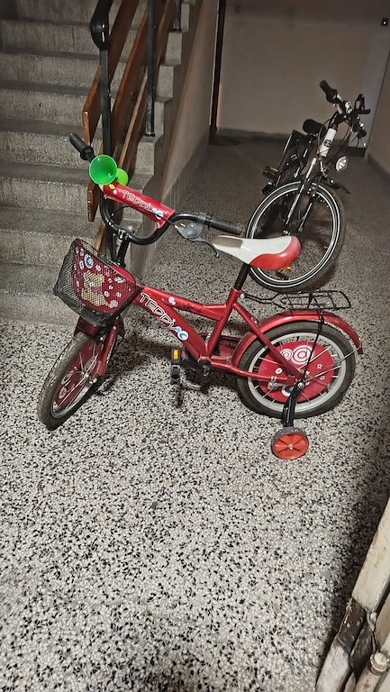 Dečiji bicikl TEDDY, veličina točka oko 12–14 inča, idealan za učenje