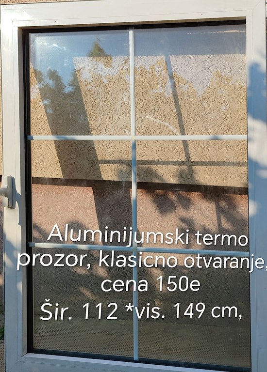 Aluminijumski termo prozori, bela boja, sa ukrasnim lajsnama u termo