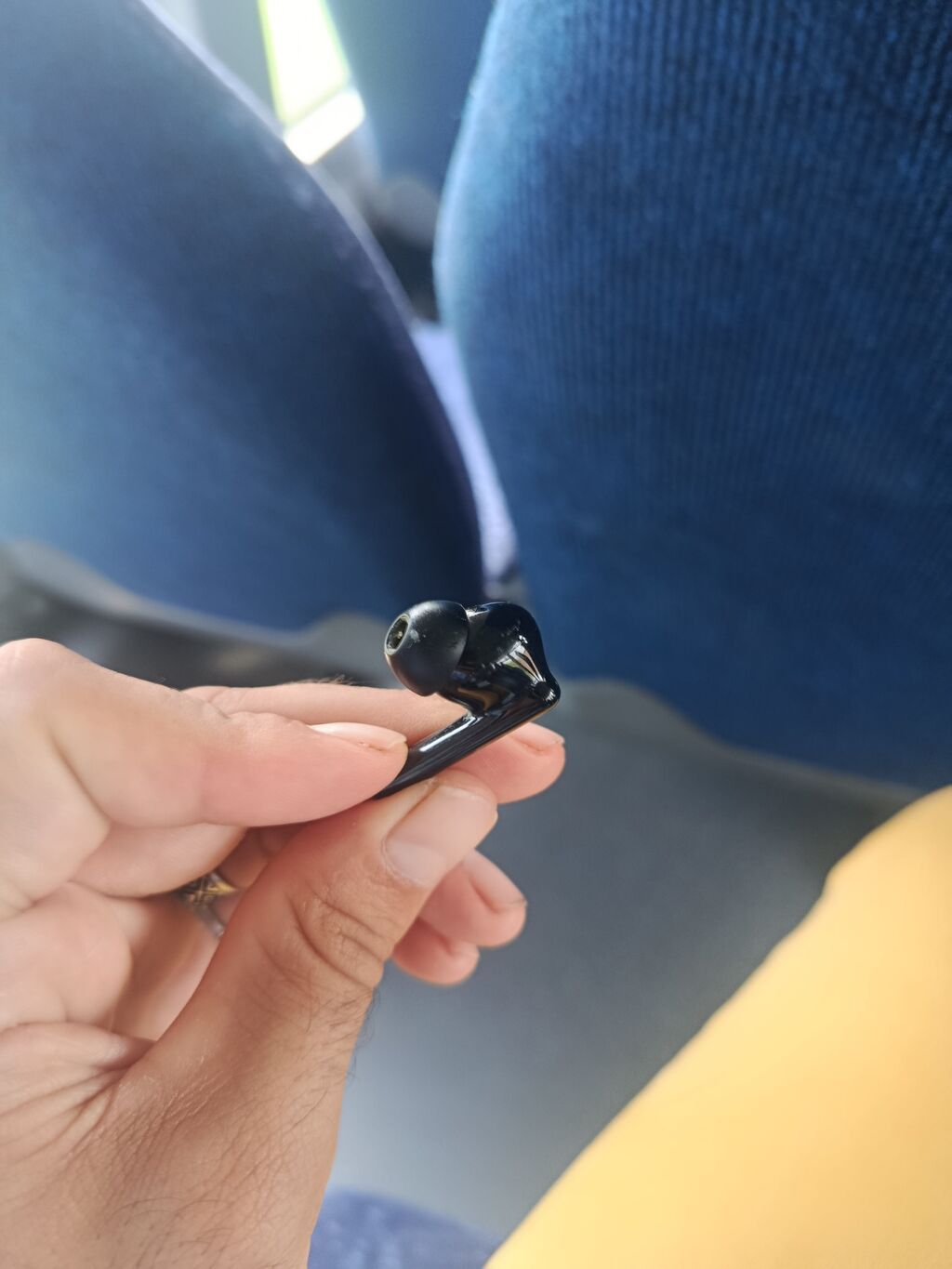 Philips bežične TWS slušalice sa punjačkim kućištem - Model: Philips