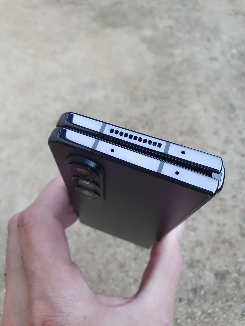 Samsung Galaxy Z Fold (serija Fold) – preklopni pametni telefon -