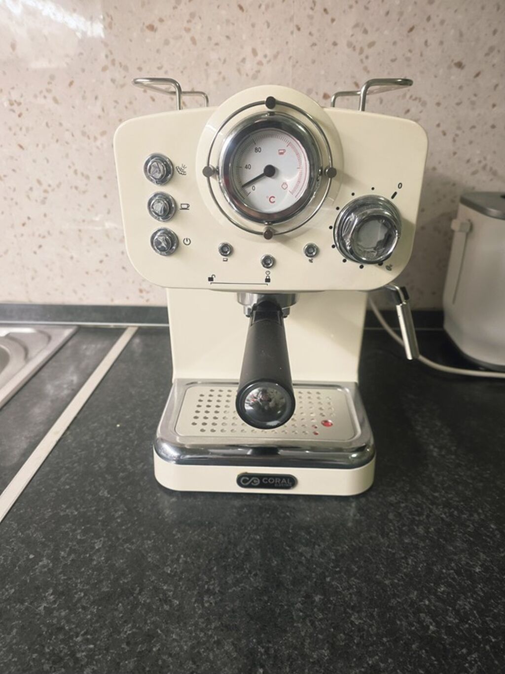 Retro espresso aparat Coral – poluautomatski - Dizajn sa analognim