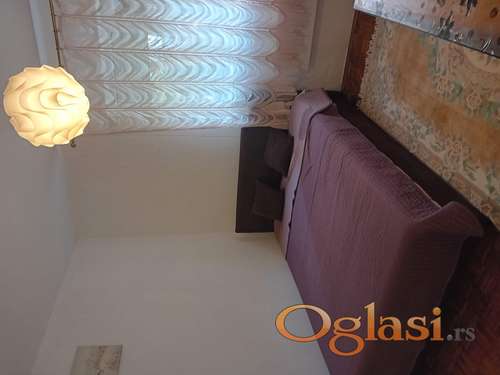 Izdajem kuću Zemun 57m2