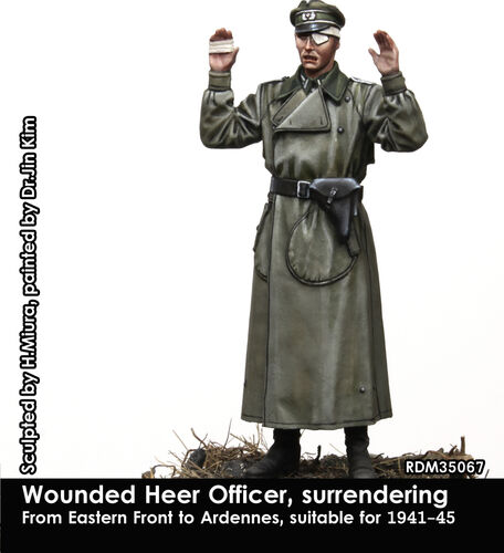 Rado Miniatures 35067 German WWII Heer Officer - Surrendering (1941 - 1945 / 1 Figure)