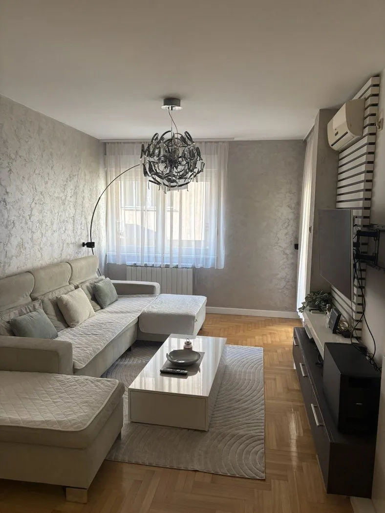 Izdavanje, jednosoban stan, 50m², Stari grad, Novi Sad
