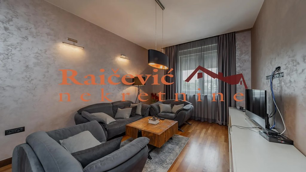 Prodaja, garsonjera, 85m², Vračar, Šid