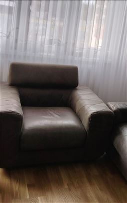 Kožna braon fotelja