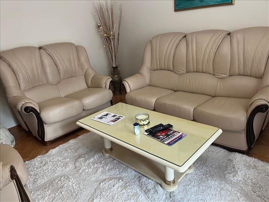 Prelepa kozna bez garnitura