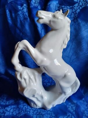 Porcelanski vintaz nov konj.