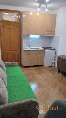 Nameštena lepa garsonjera, 19 m2 + terasa